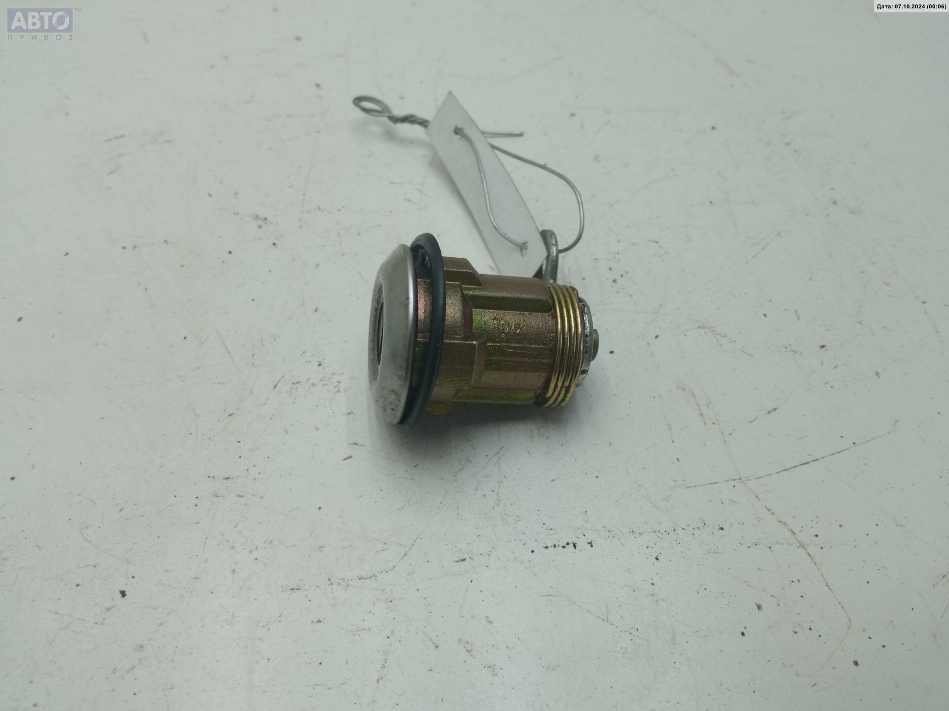 Личинка замка Toyota Yaris Verso