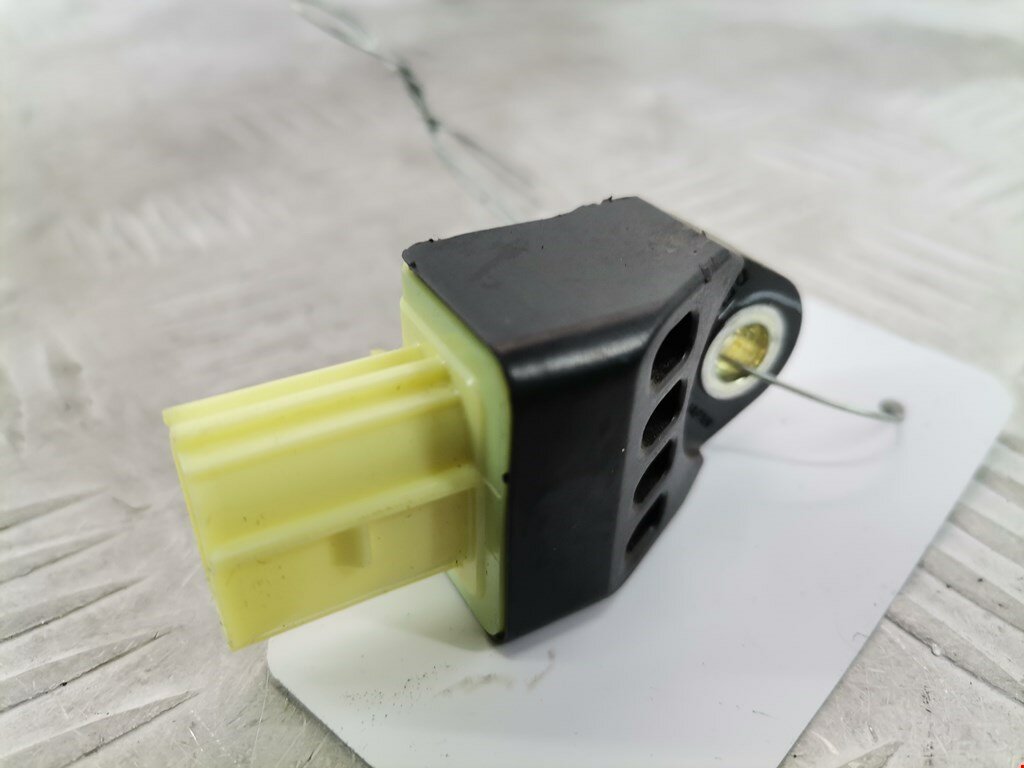 Датчик удара Toyota Rav4 3 8983133020 арт. 1760119