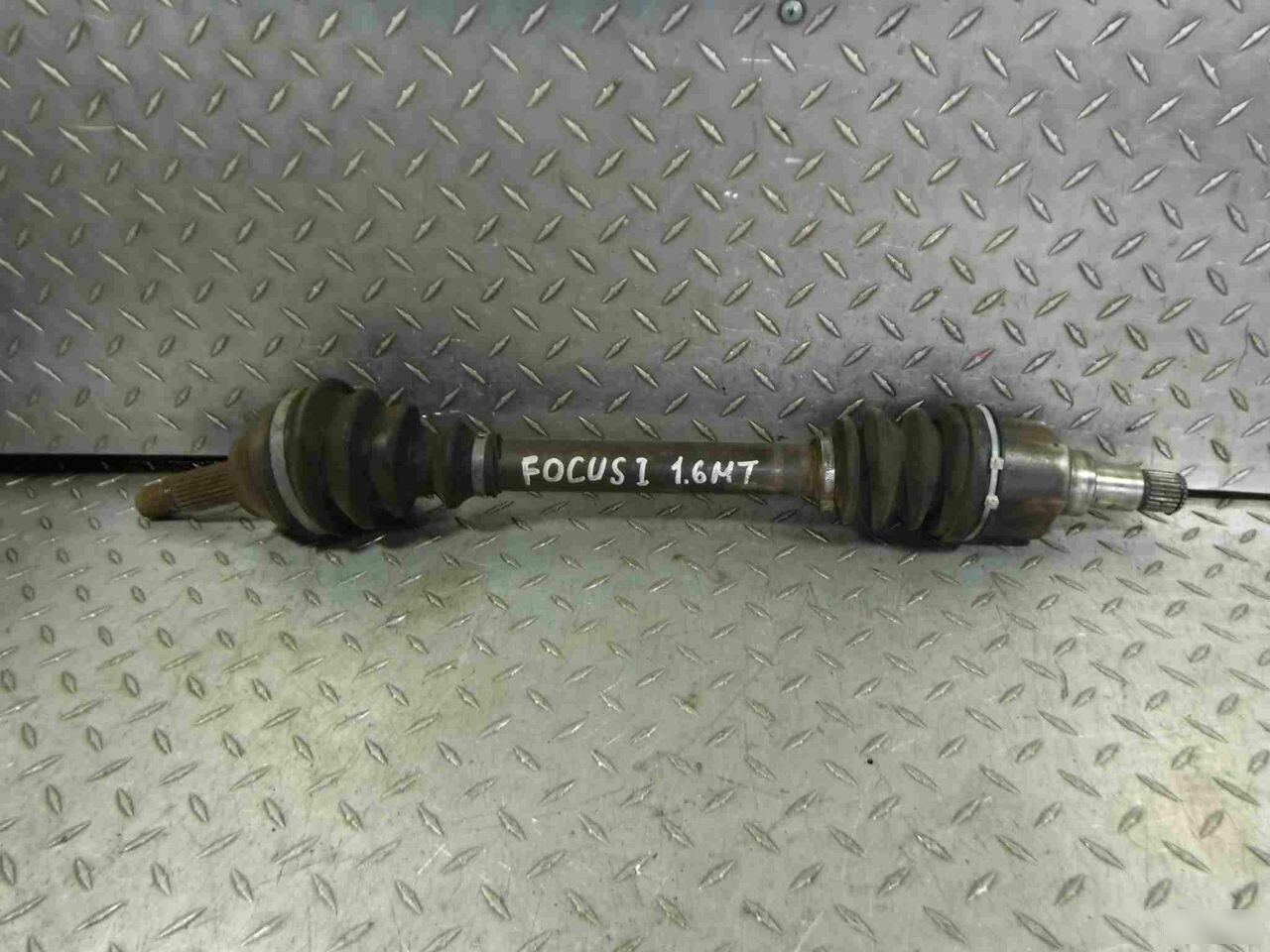 Полуось передняя левая Ford Focus I (1998—2004) 1345864