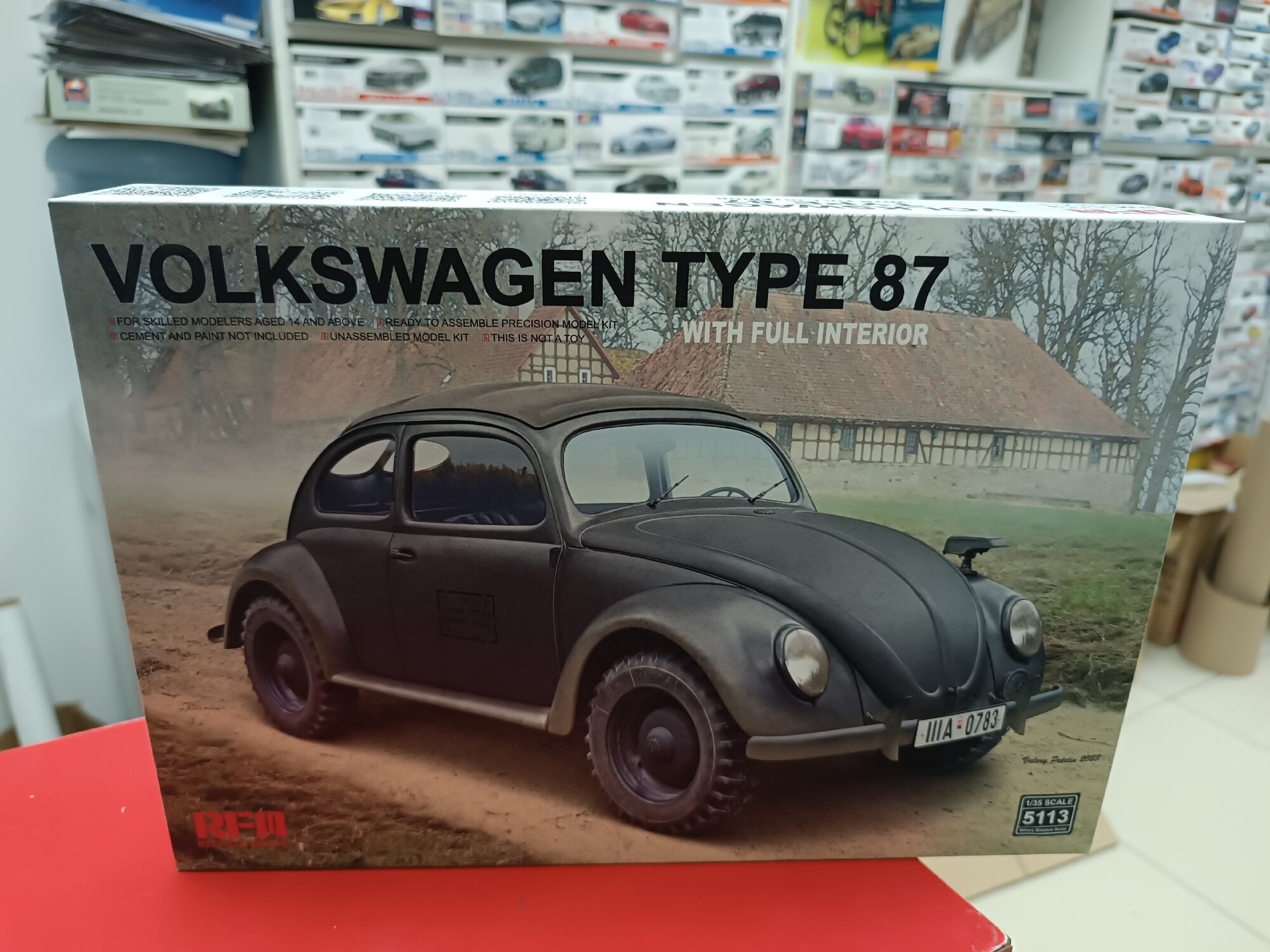 Сборная модель RFM 1:35 5113 Немецкий автомобиль VOLKSWAGEN TYPE 87 с полным интерьером