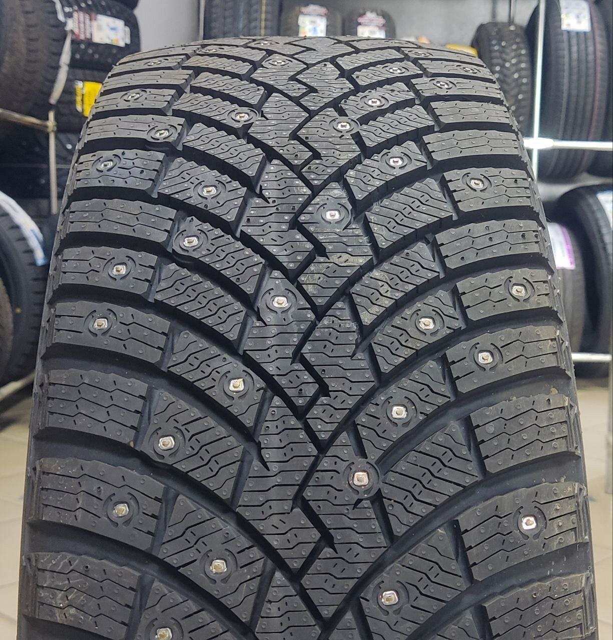 R-20 255/40 Pirelli Scorpion Ice Zero 2 101H XL Ш