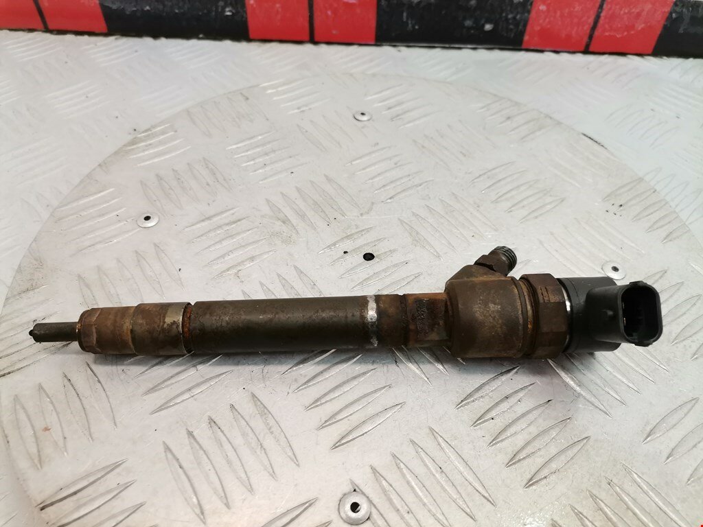 Форсунка дизельная электрическая Volvo V50 1 30777526 арт. 1396891