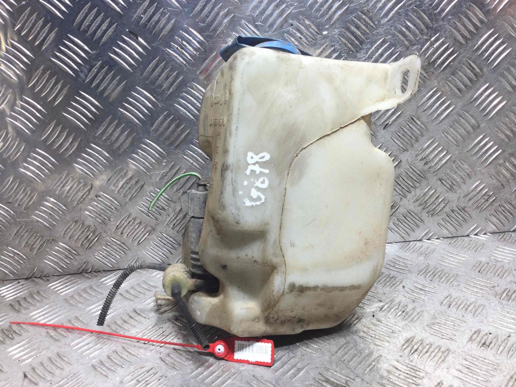 Б/У Бачок омывателя Volkswagen Golf 4 поколение (1997-2004) 2000 г.