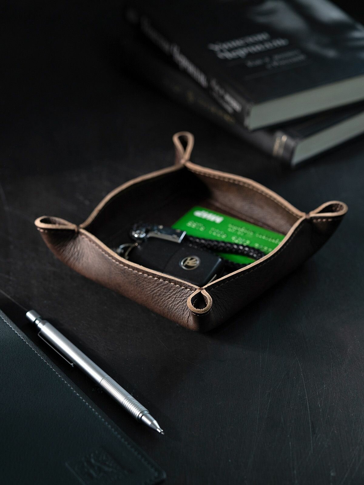 Лоток для бумаг из натуральной кожи Lotty Woodland Audmorr J. коричневый, 12х12 см