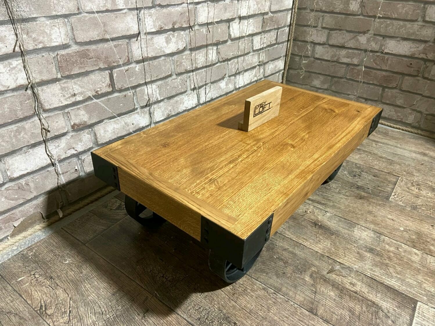 Журнальный стол "EasyLOFT" в стиле лофт из массива дуба, на колёсах, 90х50х35 см.