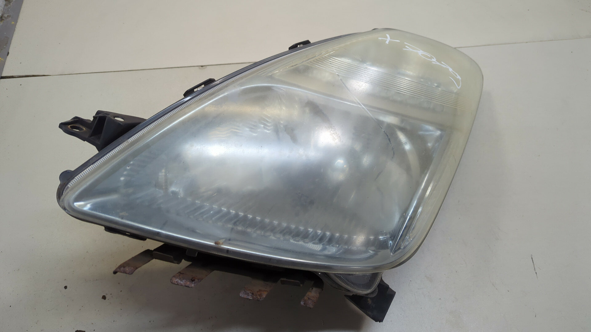 Фара (передняя) левая Toyota Prius Б/У