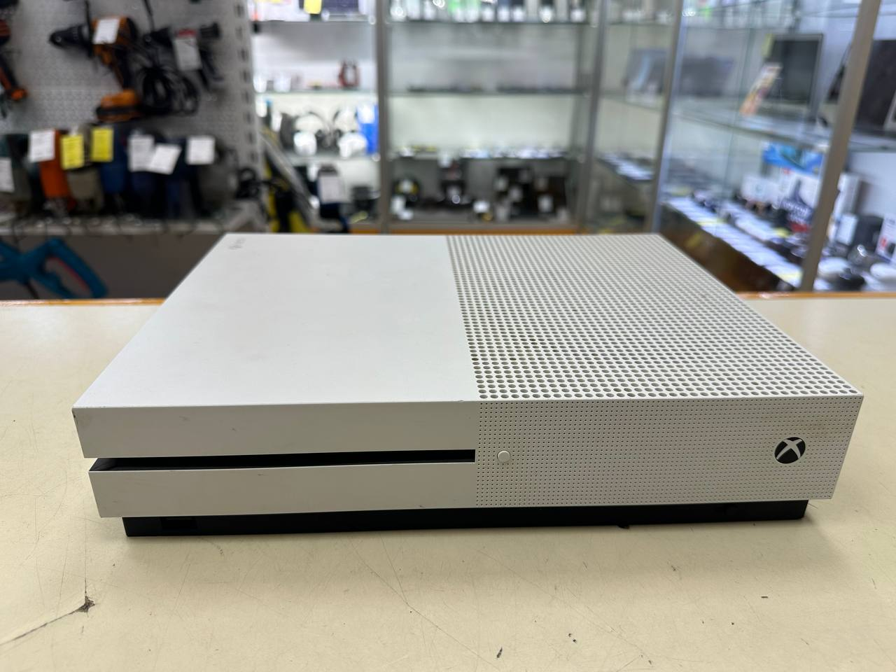 Игровая приставка Microsoft Xbox One S 500 GB Б/у Уценка