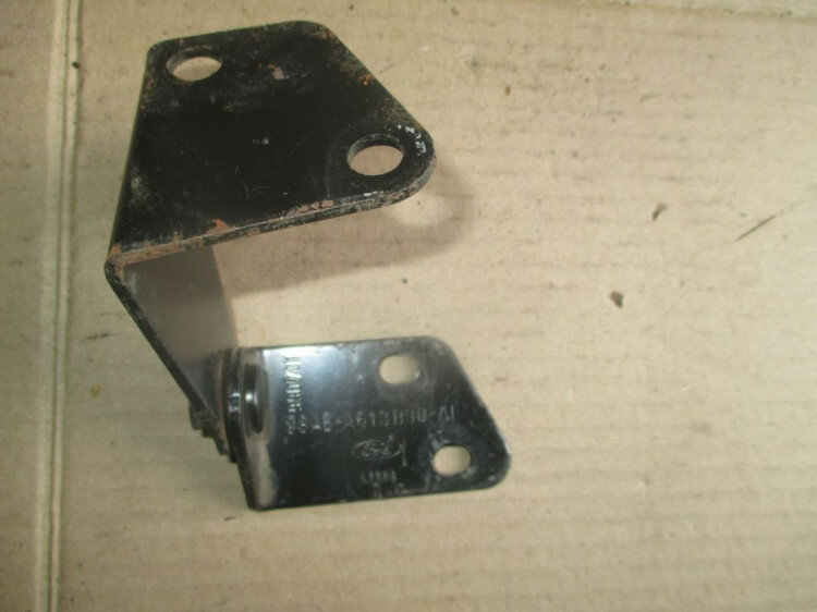 Кронштейн крепления сиденья 98ABA613B90AF 1088316 990701 C85HA Форд Фокус 1