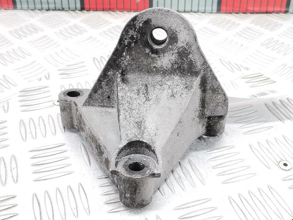 Кронштейн (крепление лапа) двигателя Renault Megane 2 8200072747 арт. 1872230
