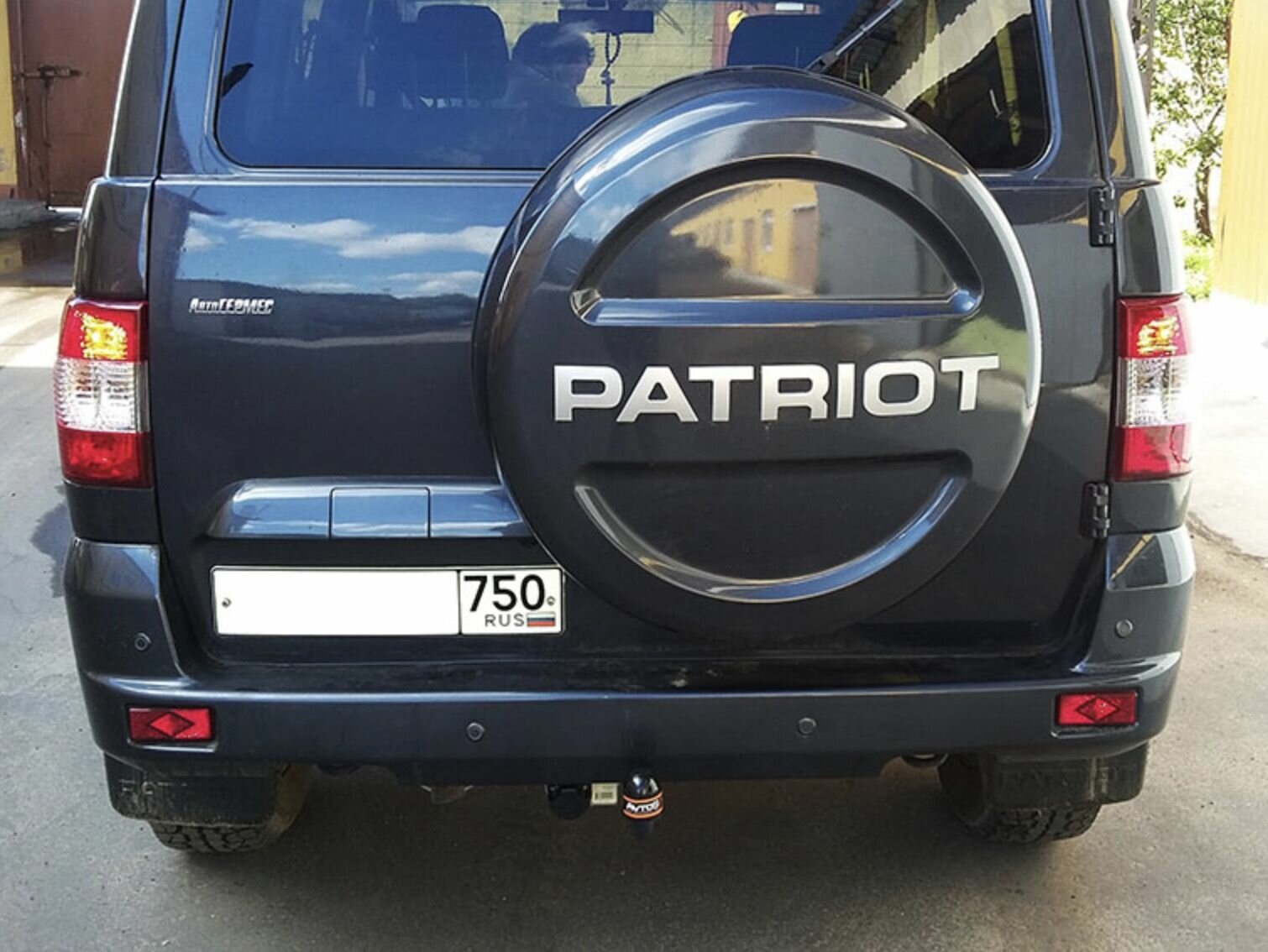 Фаркоп AvtoS для УАЗ 3163 с универсальной электрикой и сертификатом в комплекте, арт.(UAZ-04+electr)