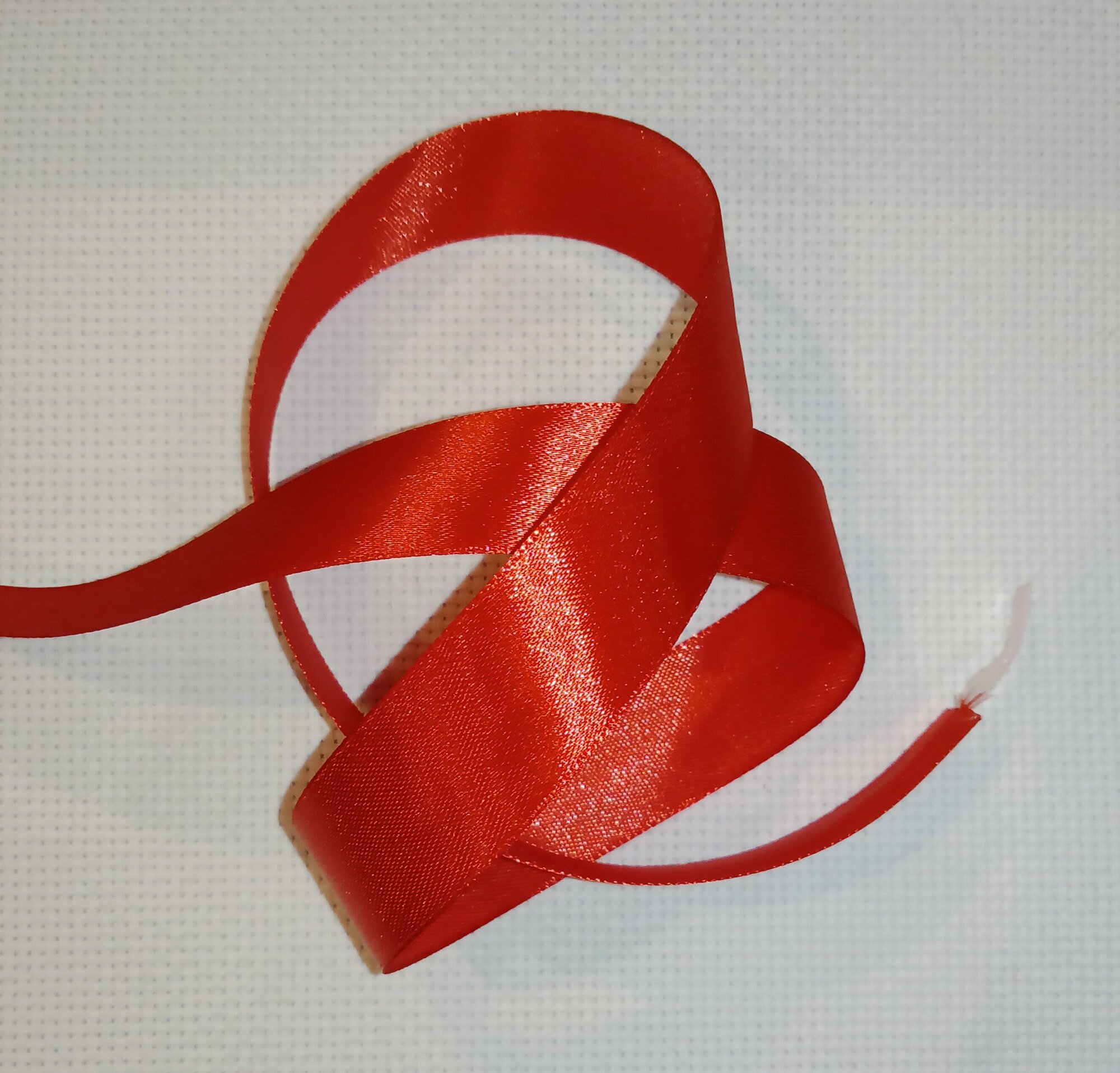 Лента атласная красная (25 мм, 27,4м)