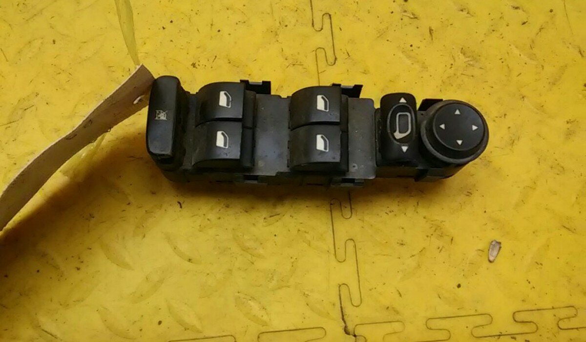 Блок управления стеклоподъемниками 307 Peugeot 96531124