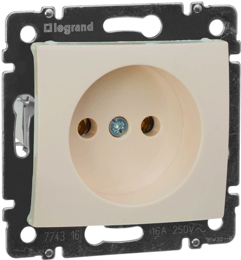 Розетка 2К Legrand Valena 16A 250V б/з винтовой зажим слоновая кость 774316