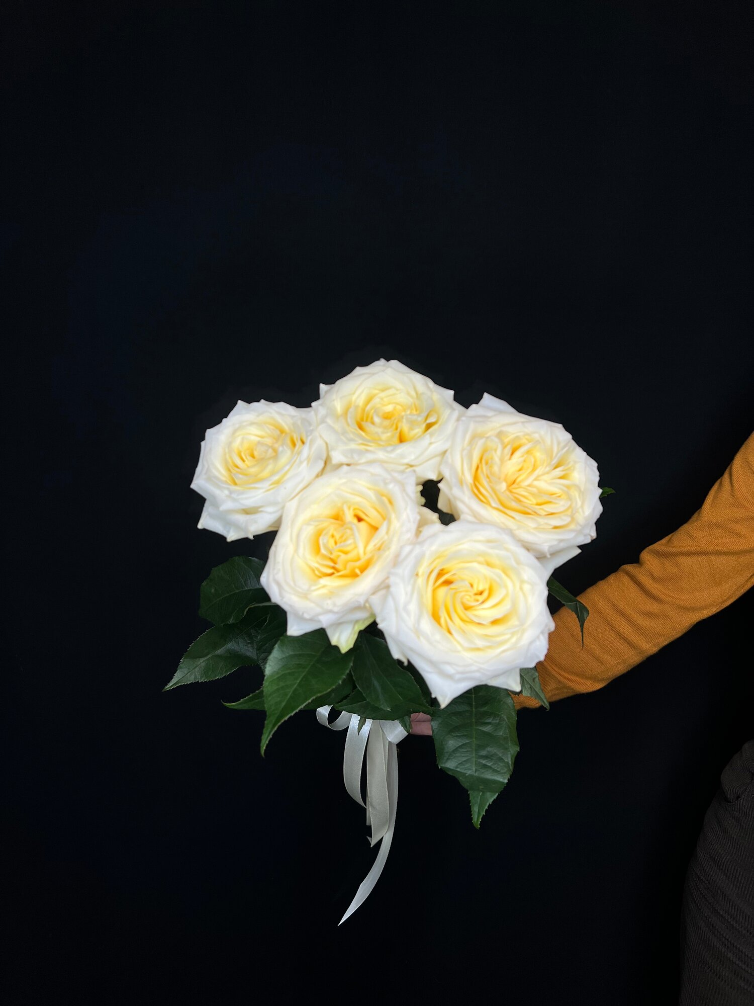 Букет из 5 роз Канделайт под атласную ленту "Руслан и Людмила"