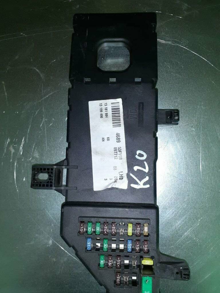 Блок предохранителей Opel Signum C 2005 468953FYOB