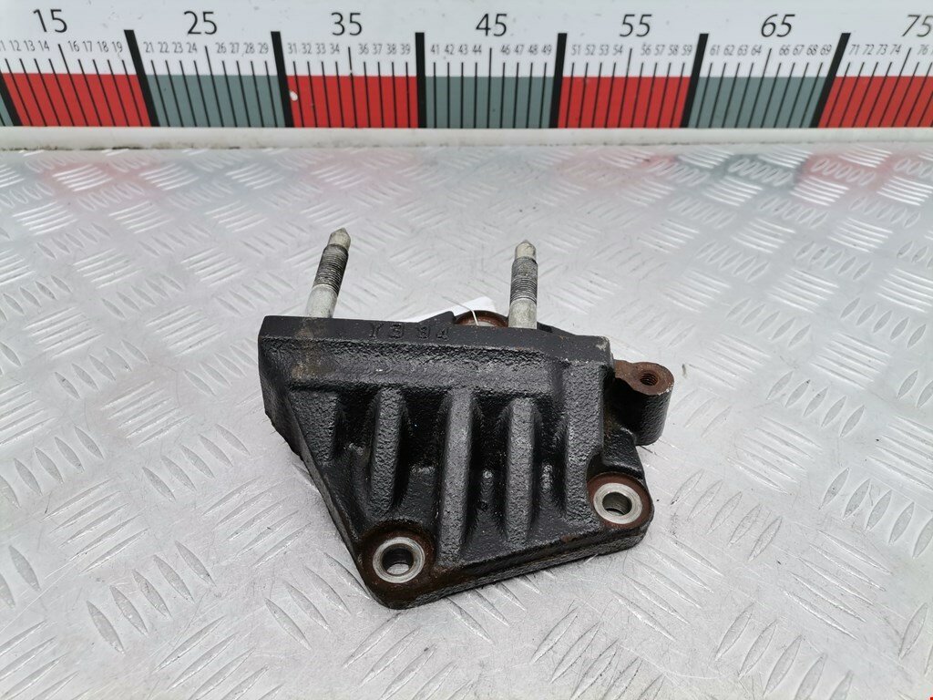 Кронштейн (крепление лапа) двигателя Mitsubishi Outlander 3 арт. 2033614