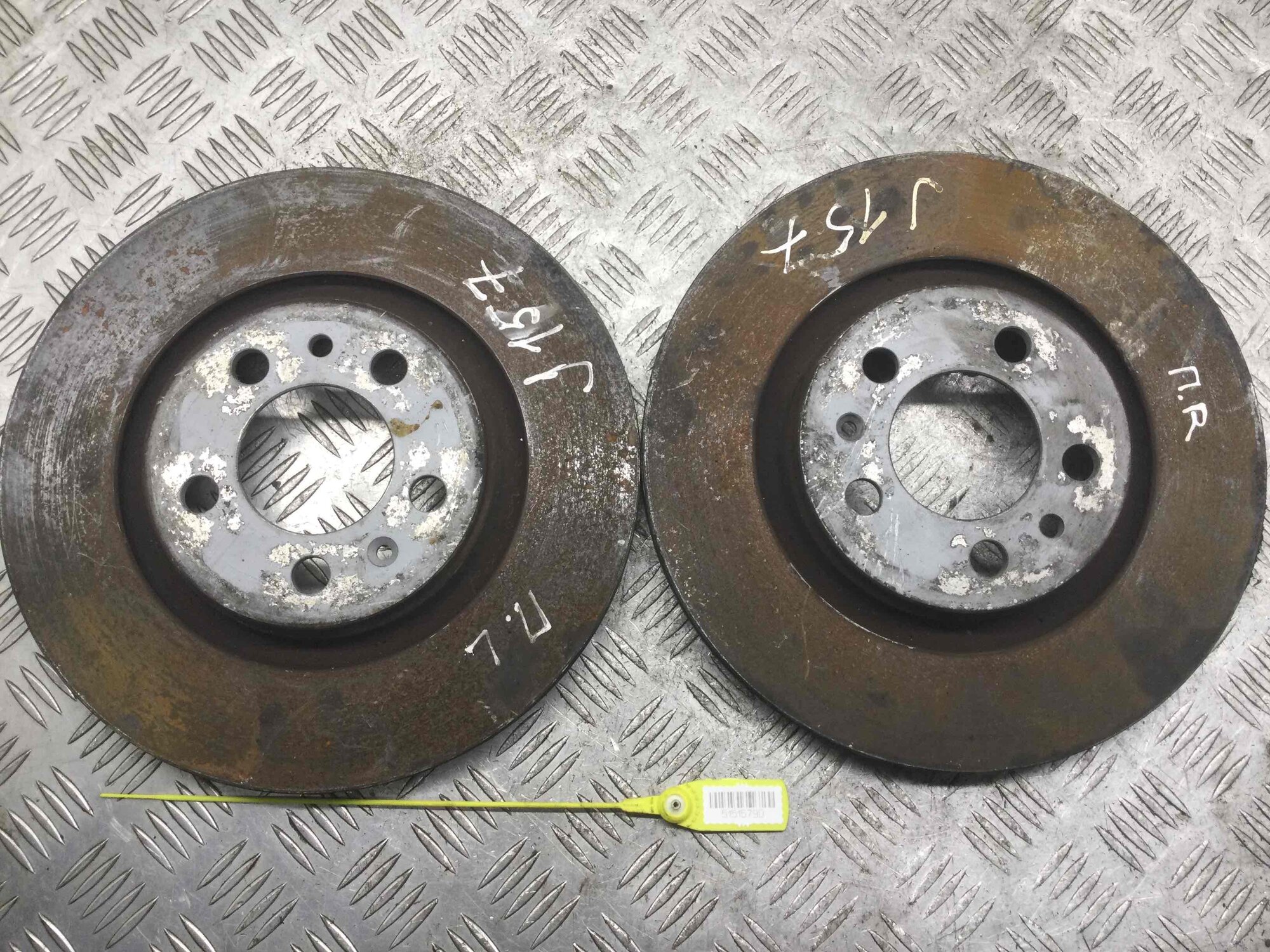 Б/У Диск тормозной передний Ford Focus 1 поколение [рестайлинг] (2001-2005) 2002 г.