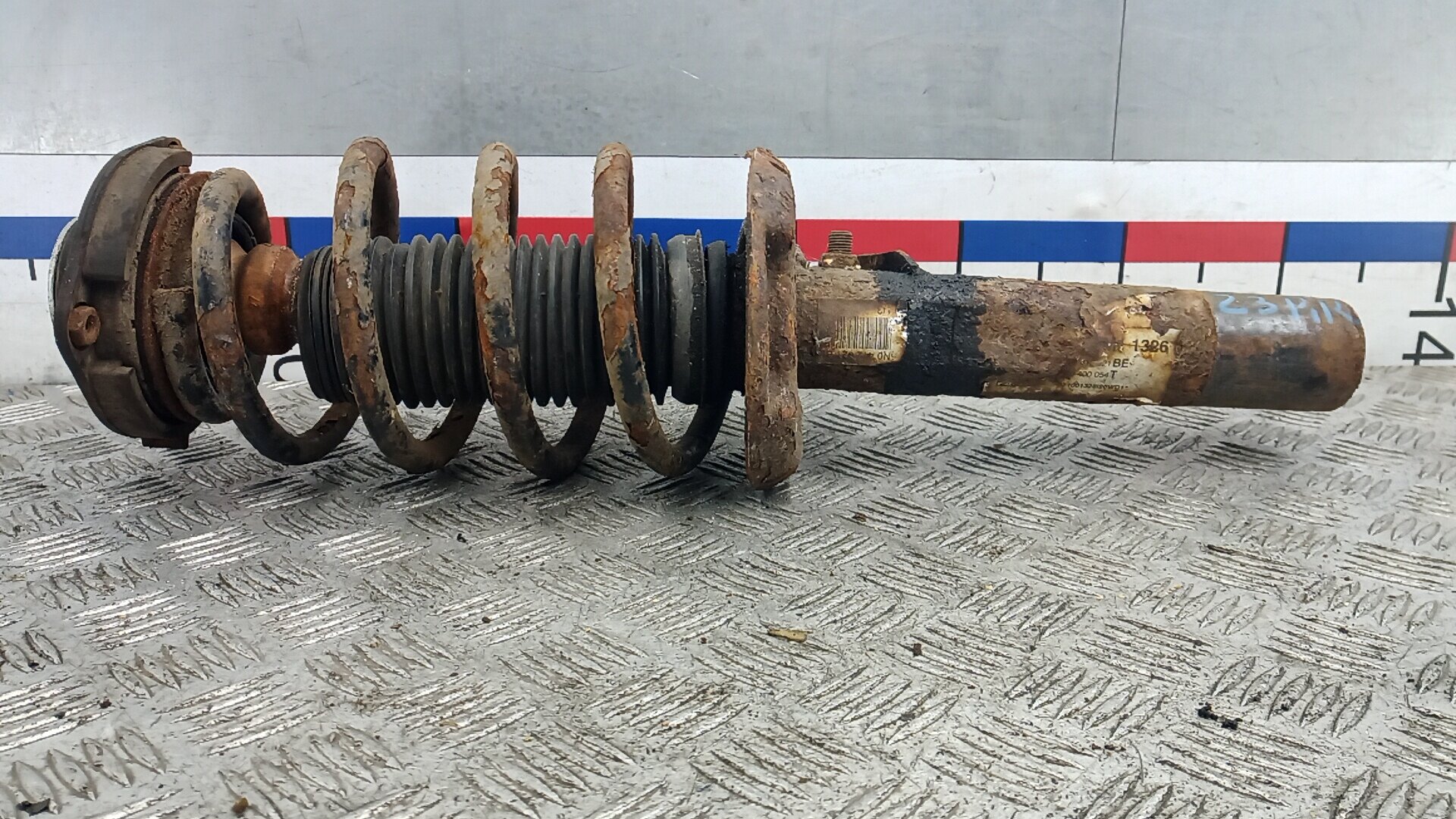 Стойка передняя правая VOLKSWAGEN TIGUAN 1, Номер 5N0413031K, 5N0411105T, 1K0412331B