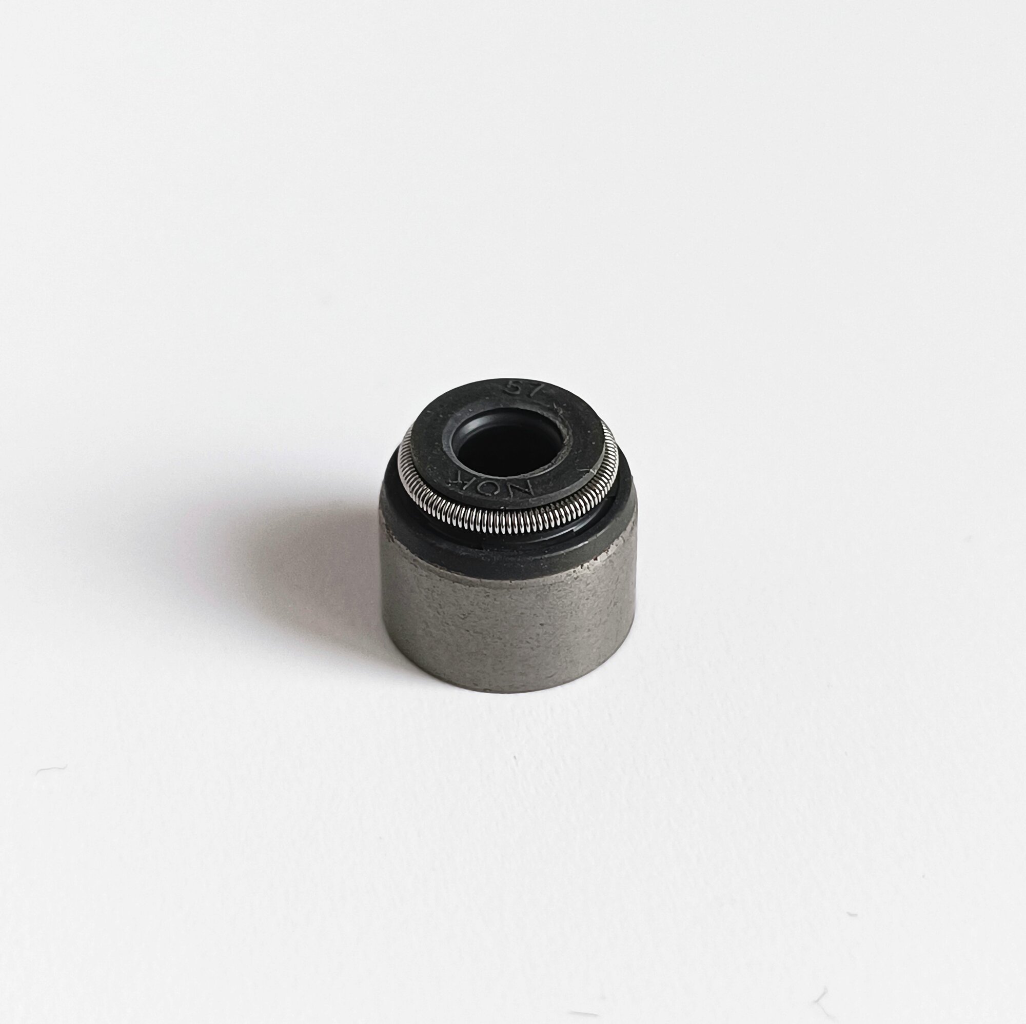 Колпачок маслосъемный 1 шт. 0K30E10155 КИА Спектра, Рио, Каренс, Шума, Спортейдж