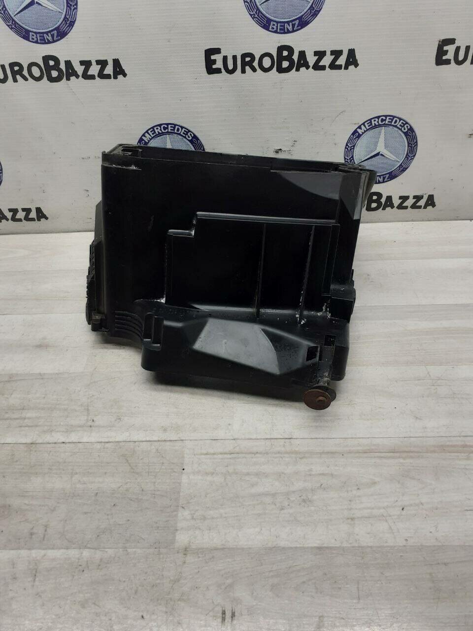 Корпус блока предохранителей Mercedes W210 A2105400124