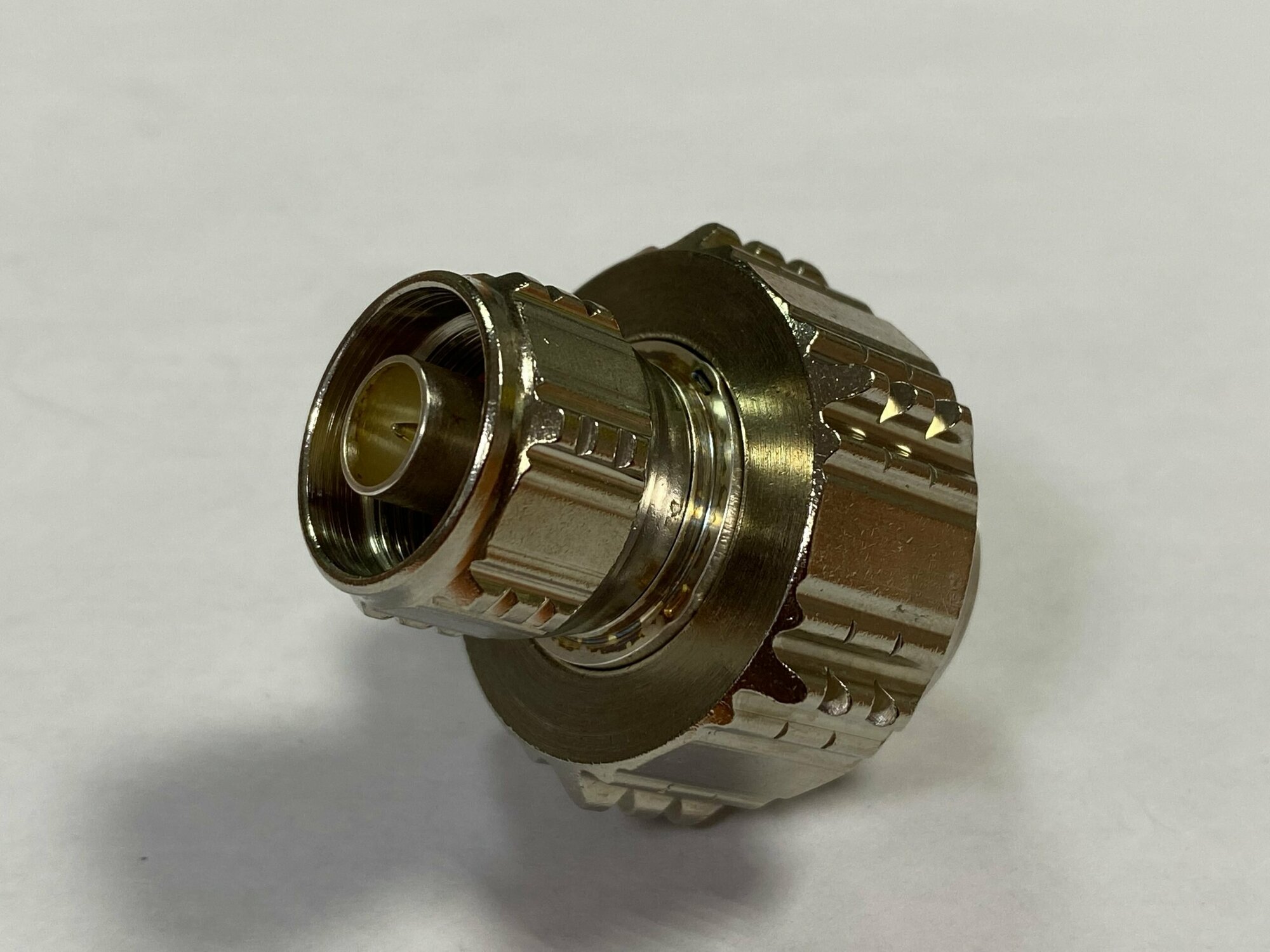 Переходник высокочастотный Spinner BN293800 вилка (штекер) 7/16 – вилка (штекер) N