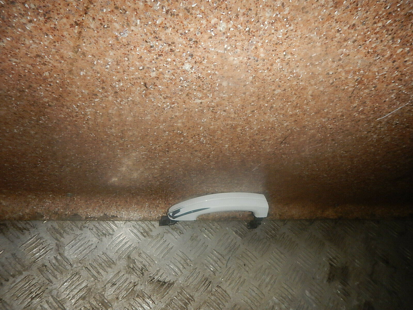 Б/У Ручка двери наружная, Ford (Форд)-FOCUS 3 (11-) FORD FOCUS 3 (11-19) Царапины. 298330 FORD арт. AM51U22404CA