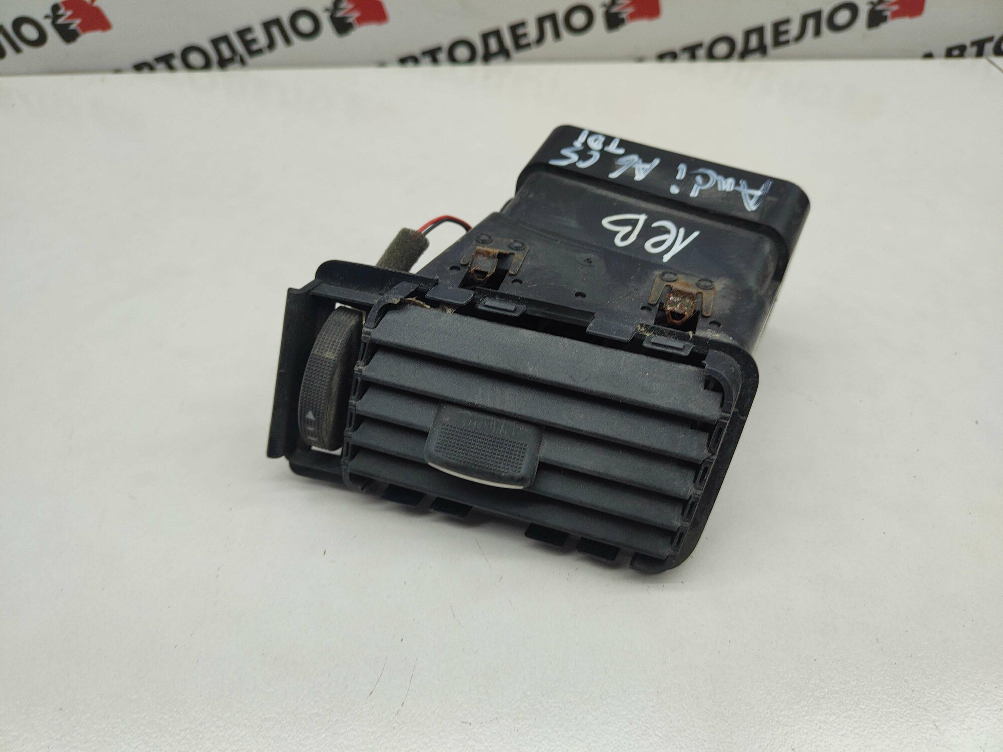 Воздуховод левый Audi A6 (C5) TDI 2001 г.в