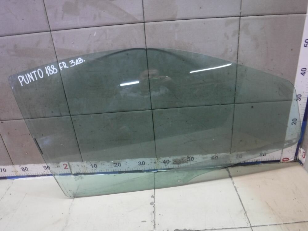 Стекло двери передней правой Fiat Punto II