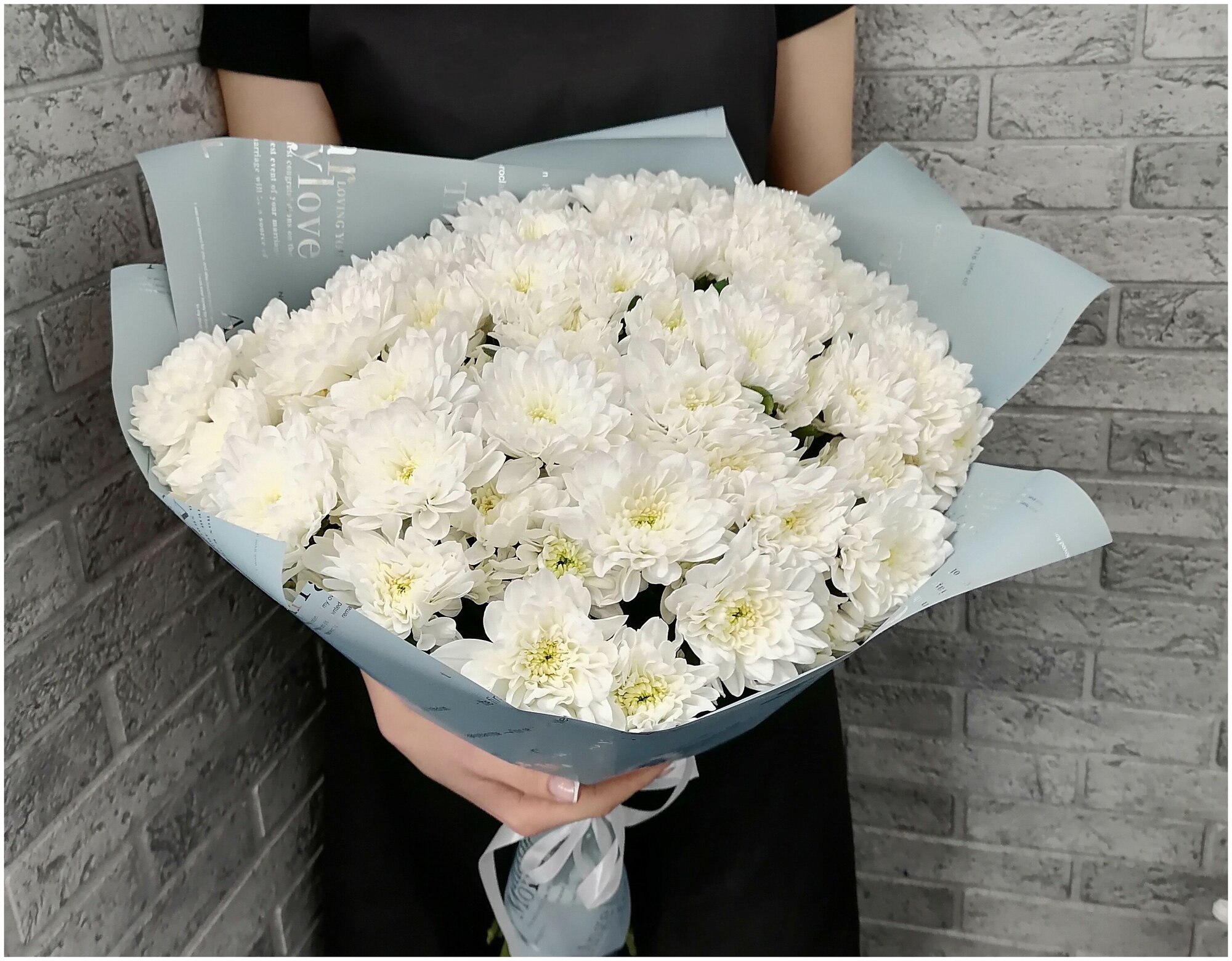 Букет из живых благородных цветов 9 кустовых хризантем купить с доставкой