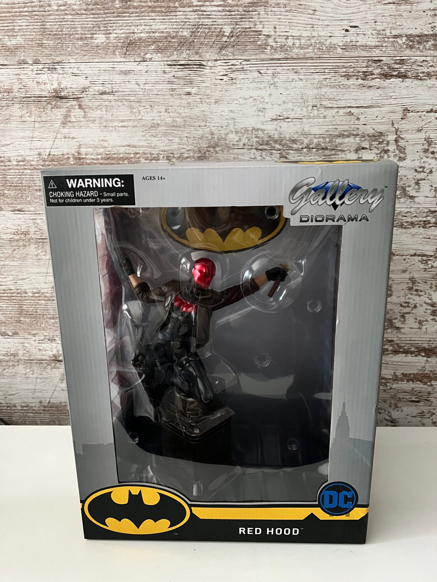 Фигурка Красный Колпак, DC Red Hood, Gallery Diorama, 25 см от Diamond select