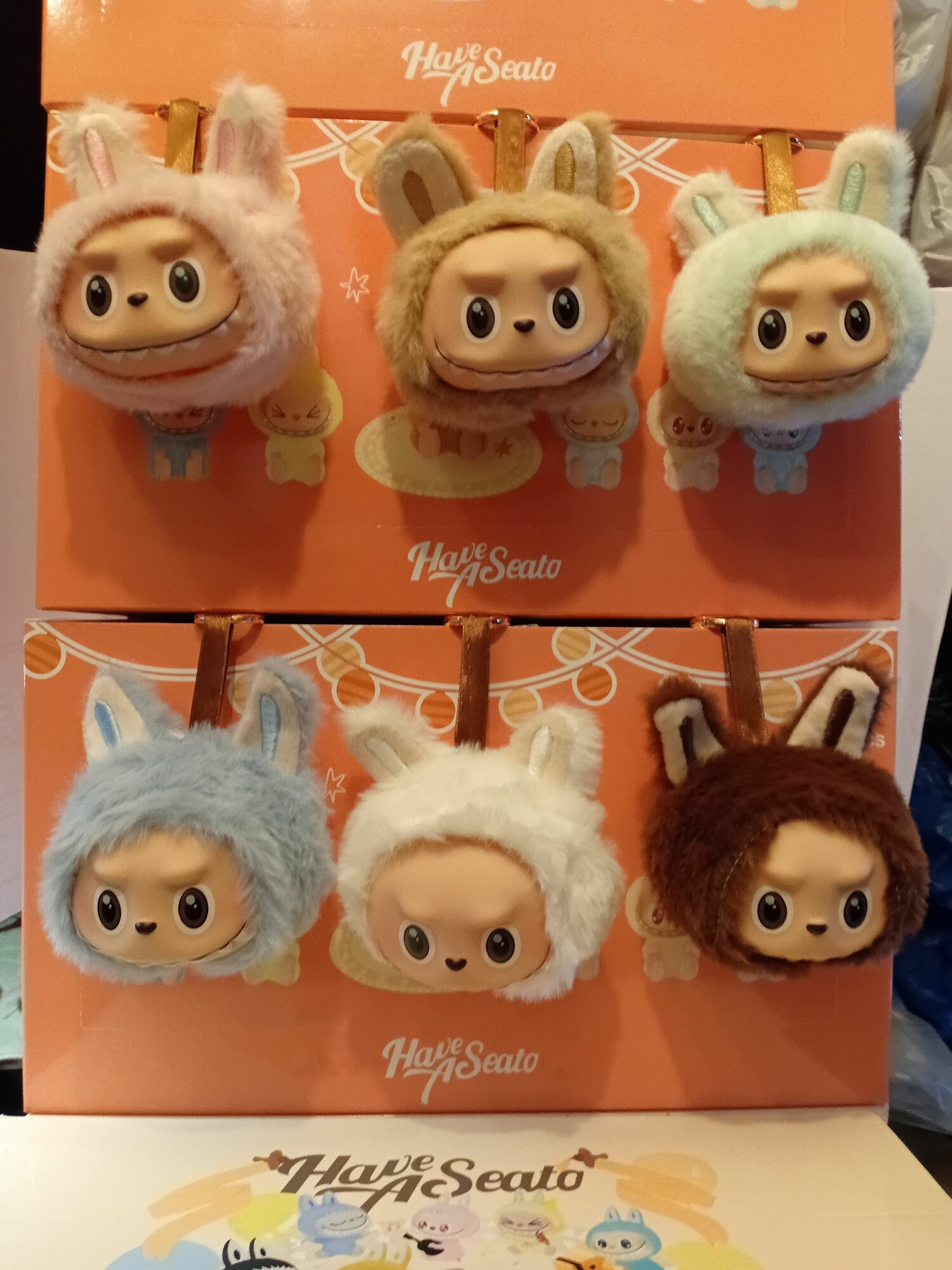 Лабубу Случайная игрушка - сюрприз: Монстр LABUBU, THE MONSTERS - Big into Energy Series, 3-ое поколение, 17 см