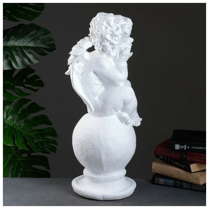 Декоративная фигурка Хорошие сувениры Из гипса "Ангел на шаре", большой белый размер, 26х27х64 см