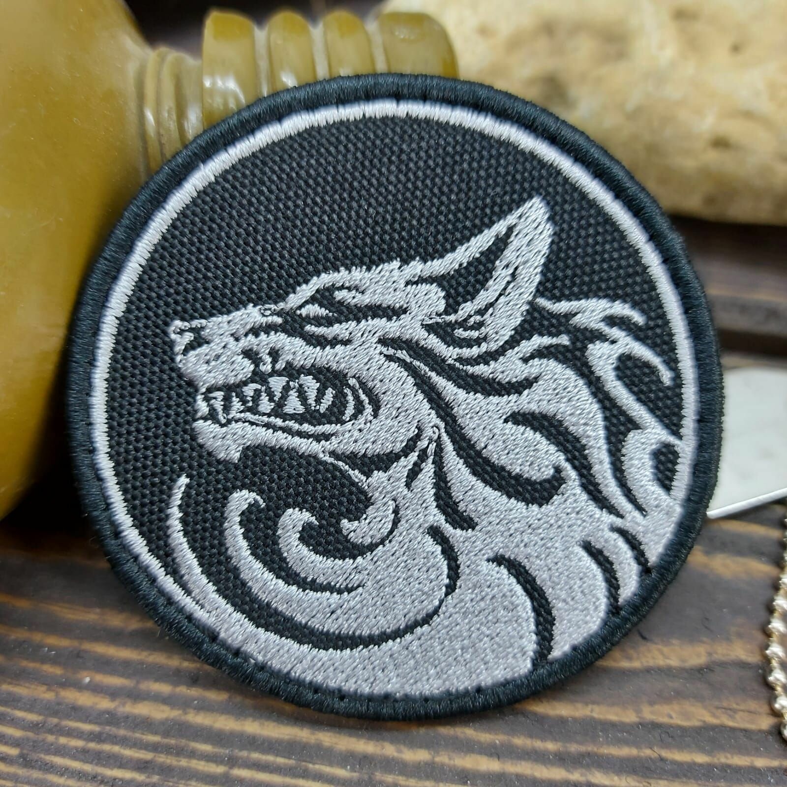 Нашивка тактическая Волк вышитая на липучке D-7 серая