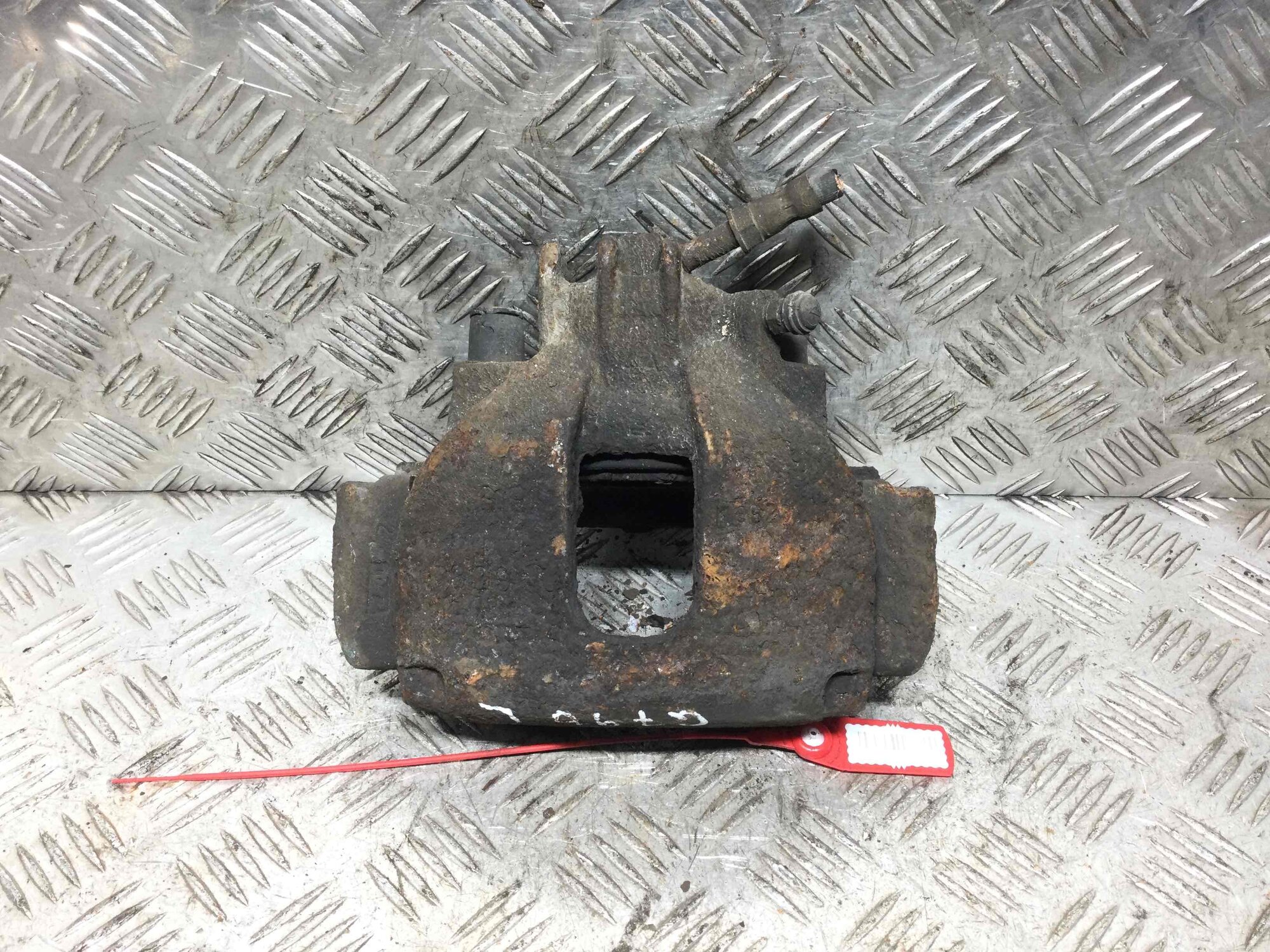 Б/У Суппорт передний левый Volvo V70 1 поколение (1997-2000) 1999 г.