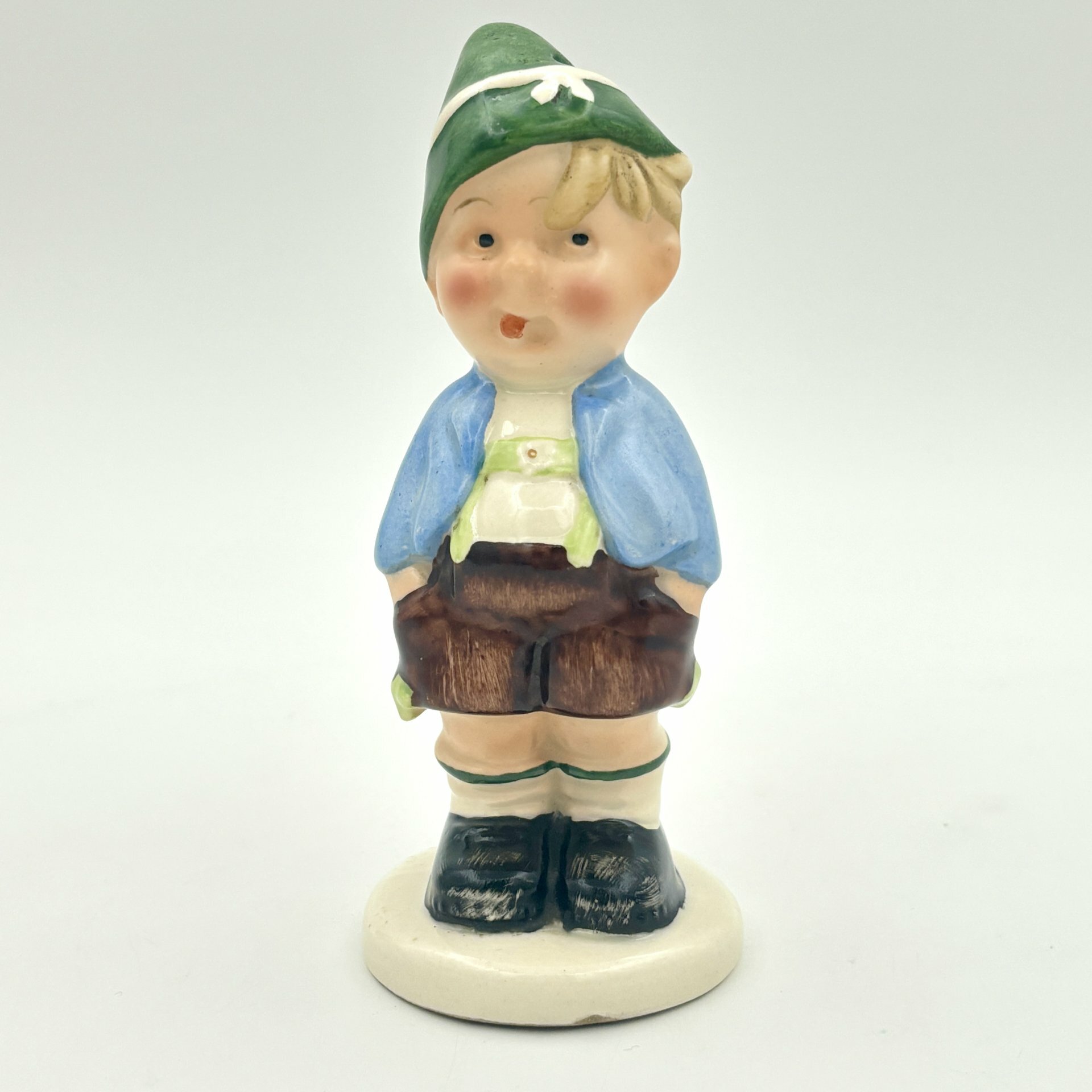 Статуэтка "Мальчик в национальном немецком костюме", фаянс, роспись, Goebel Hummel
