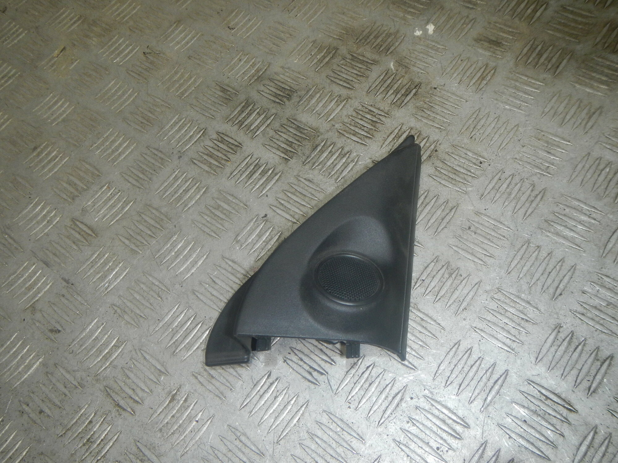 Б/У Уголок двери передней правой (внутренний), Mitsubishi (Митсубиси)-OUTLANDER (12-) MITSUBISHI OUTLANDER (12-) Потерто...