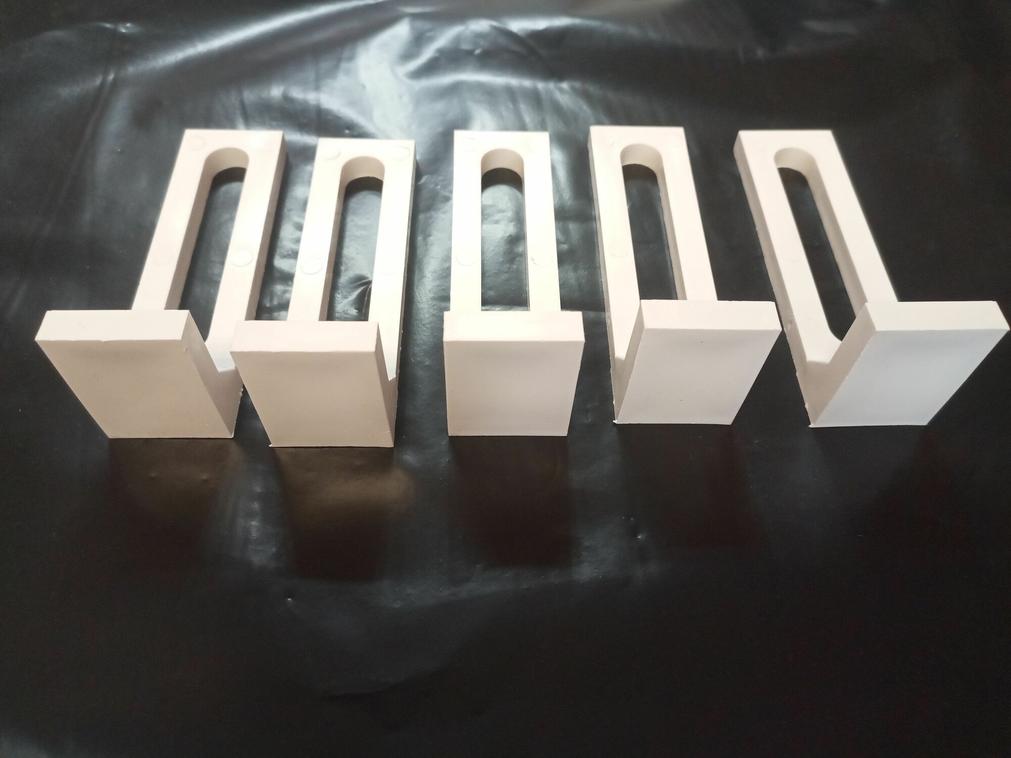 Универсальные Г- образные крепления экрана (панели) душевого поддона или акриловой ванны. Комплект 5 шт, под шпильку М12 и М10.