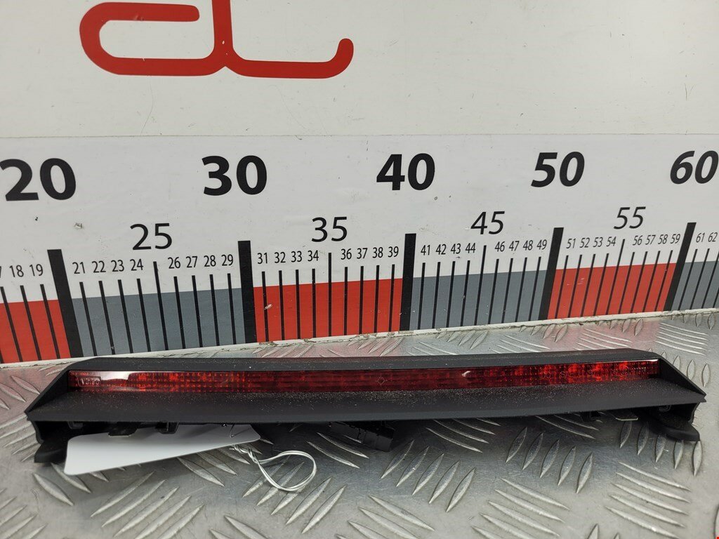 Фонарь дополнительный тормозной (стоп-сигнал) Audi TT 8N 8N8945097A арт. 1900167