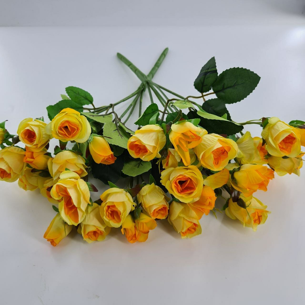 Искусственный букет чайных роз. Набор 2 букета. Цвет желтый.