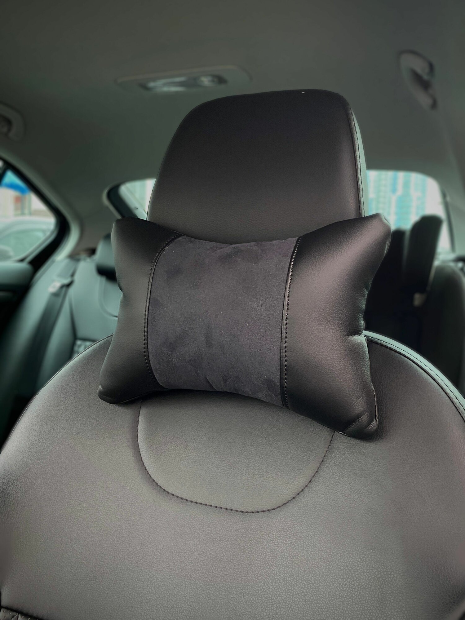 Подушка автомобильная из экокожи под голову, подголовник в машину для водителей
