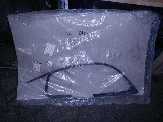 Б/У Уплотнитель стекла двери передней левой, Audi (Ауди)-A3 (8PA) (04-) AUDI A3 (8PA) (04-) Новый 159884 VAG арт. 8P4837...