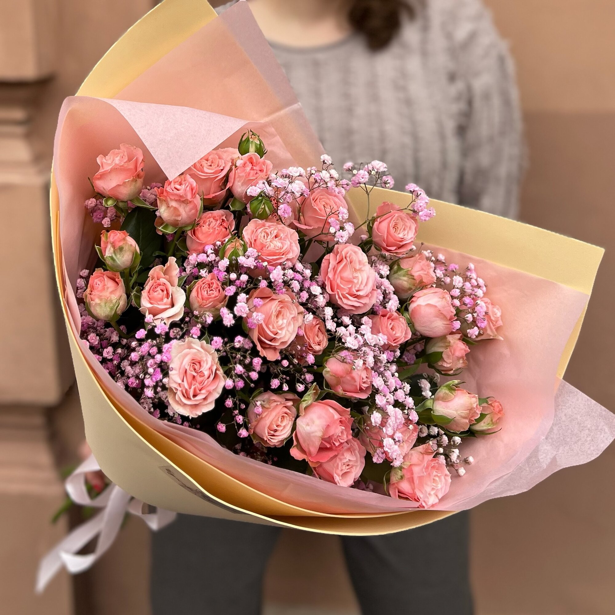 Букет цветов "Ванильное мороженое" L-size (пион. роза, гипсофила) «Букет-Мукет»