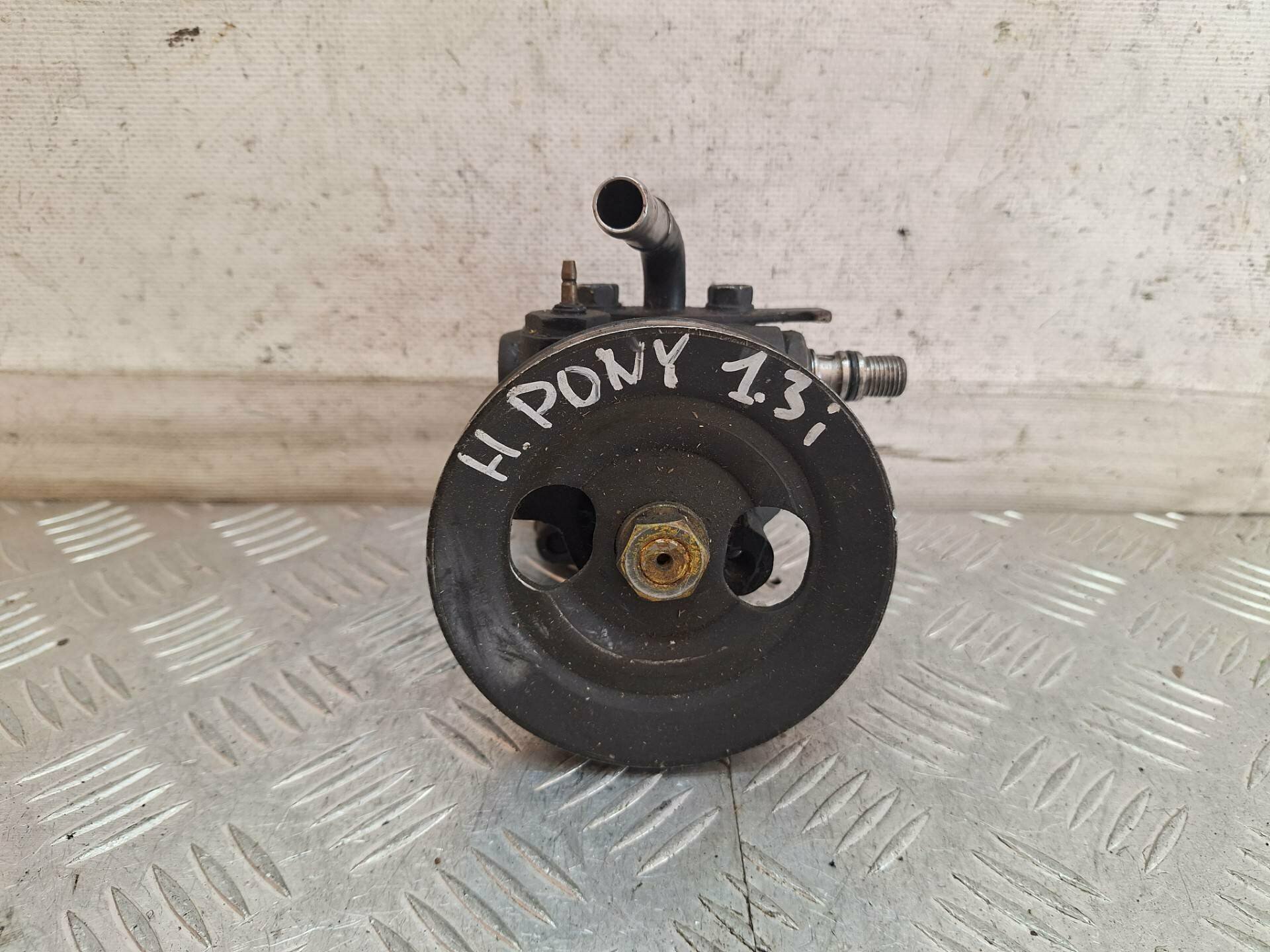 Насос гидроусилителя руля Hyundai Pony 2 (1982 - 1990) 5711024000