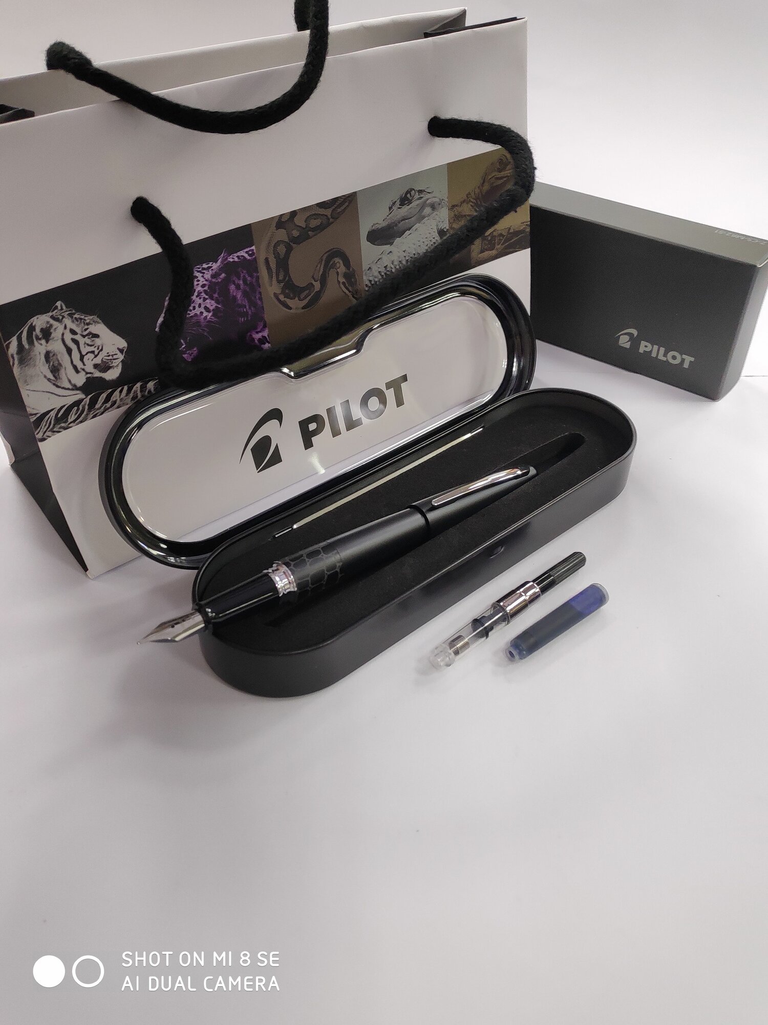 Ручка перьевая "Pilot" с пером М, в подарочной упаковке с поршнем "MR2" чёрный крокодил.