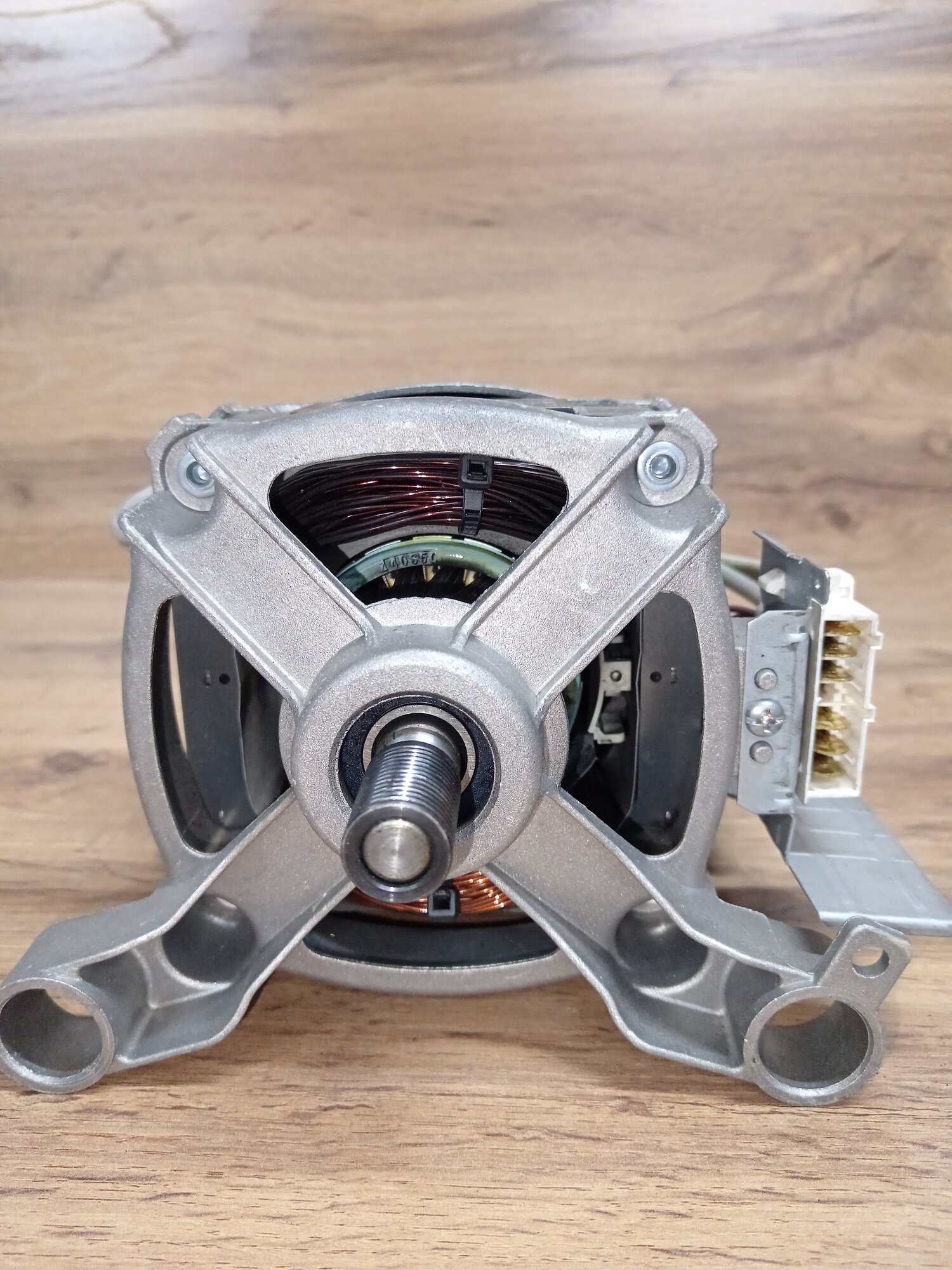 Двигатель для стиральной машины индезит HXGP2L. 64