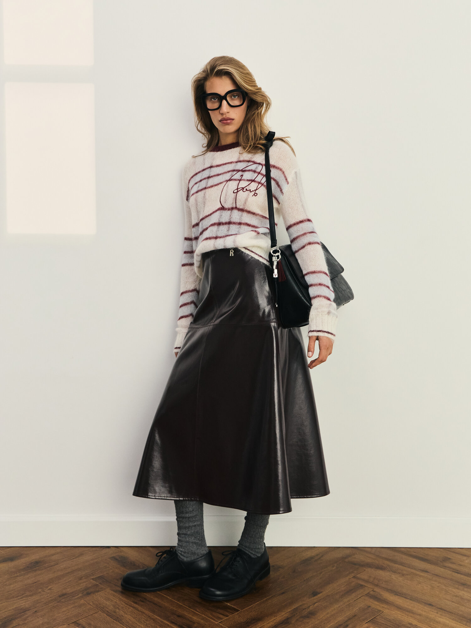 Юбка А-силуэта из лакированной кожи с брелоком