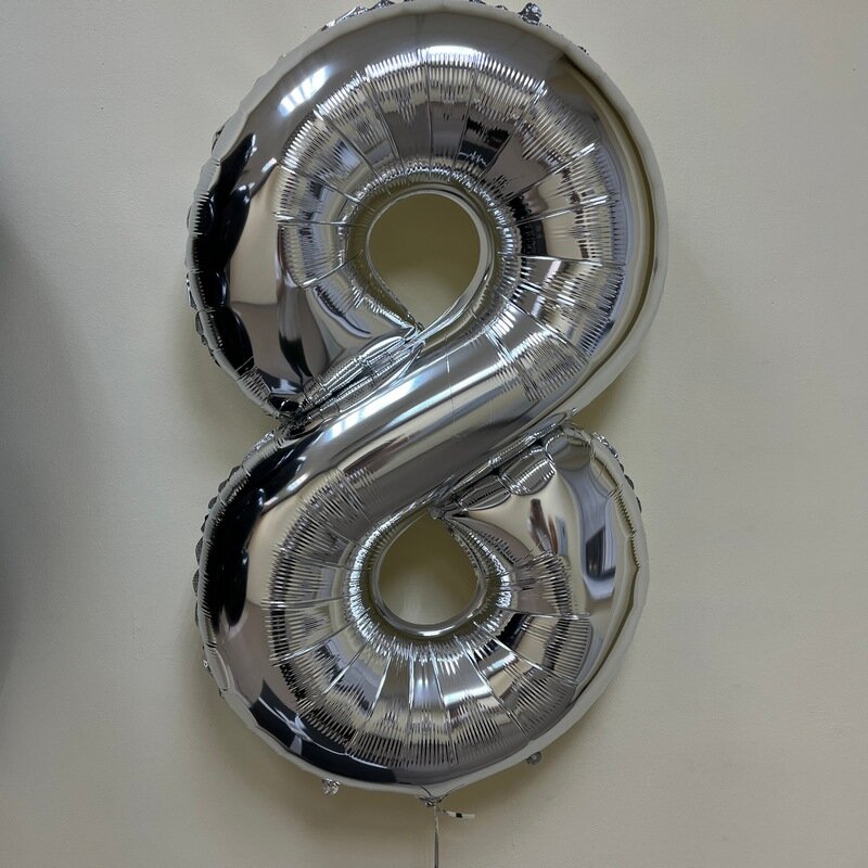 Фольгированный шар цифра восемь - 8 серебряная, 102 см (40 дюймов) в упаковке без гелия