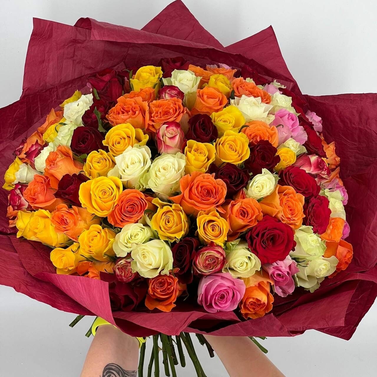 Огромный букет из 101 розы