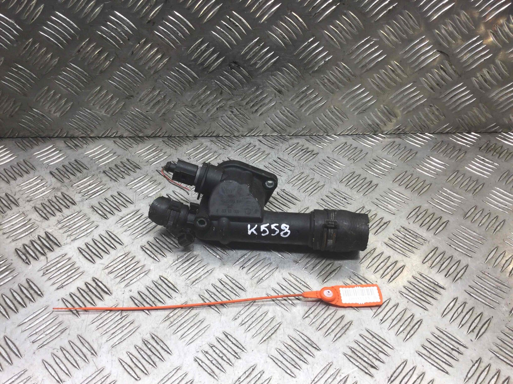 Б/У Фланец (тройник) системы охлаждения Volkswagen Passat B6 (2005-2010) 2007 г.