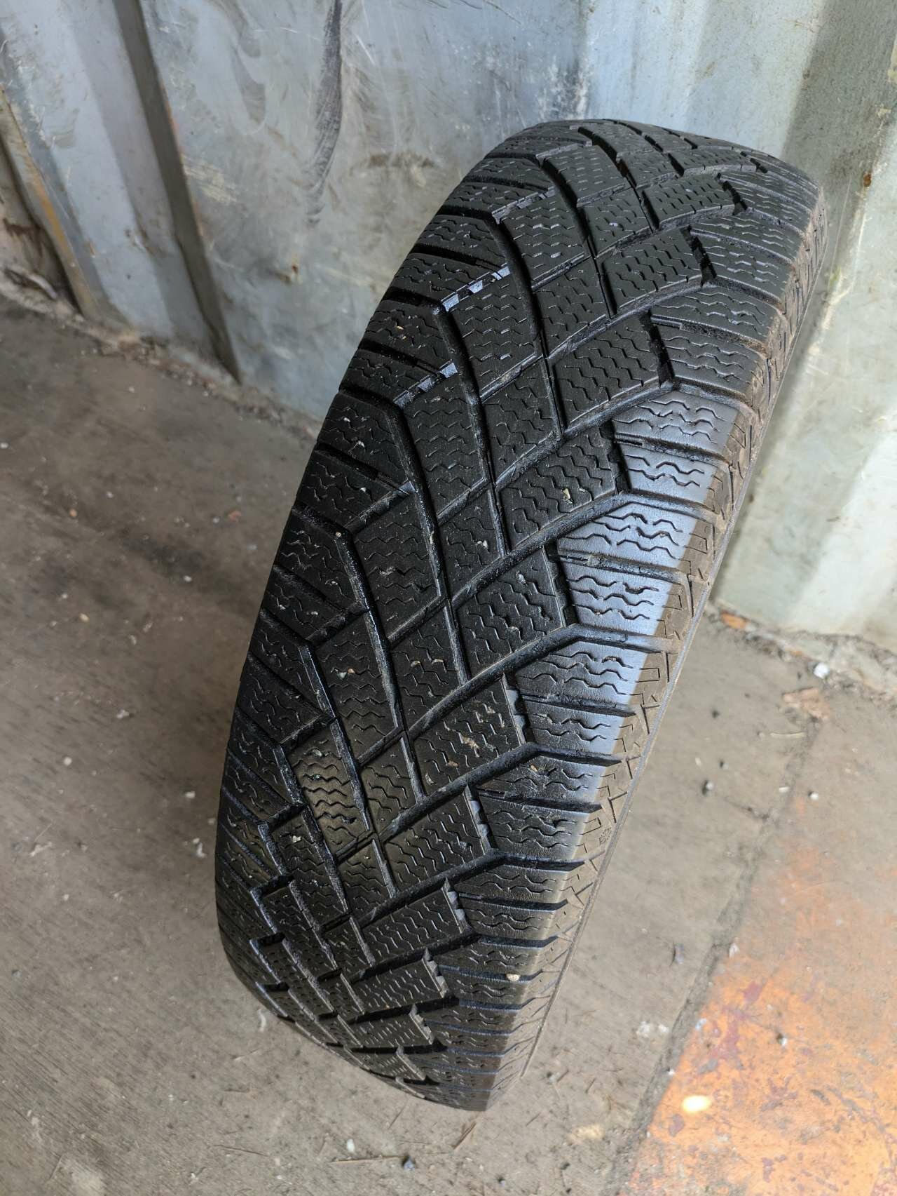 175/65 R15 88T Continental ContiVikingContact 7 остаток:6.5 мм год: арт:10016fa6